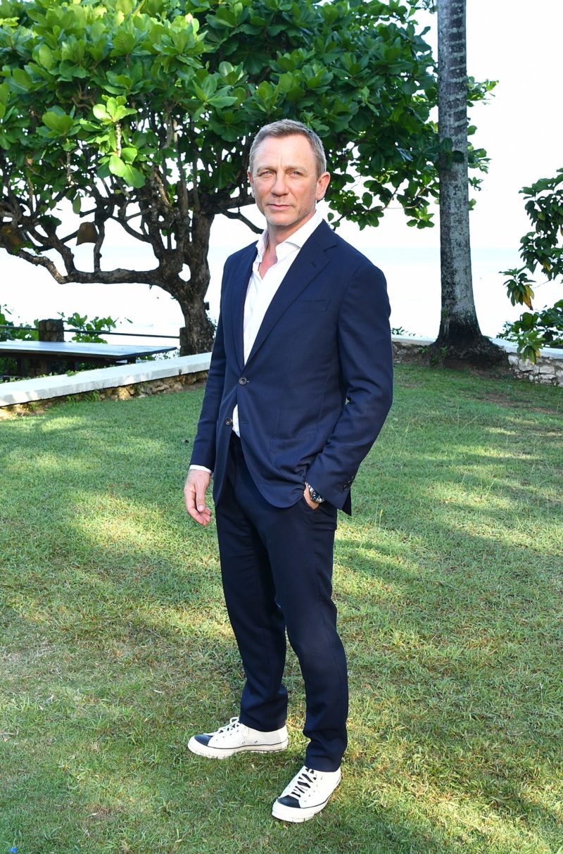 A 'Really Drunk' Daniel Craig Gives an Emotional Bond Wrap Party Speech ...
