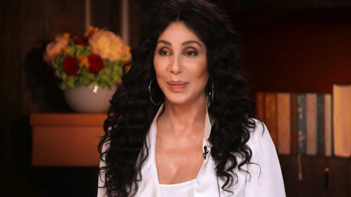 All Cher Wants to Do Is Volunteer at the Post Office – Socialite Life