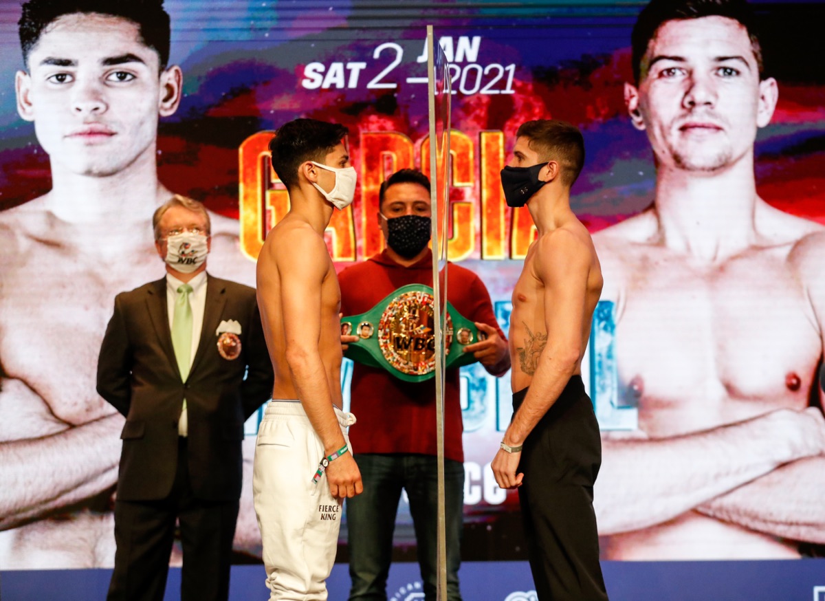 Boxer Ryan García strips down to his Dolce&Gabbana underwear for ...