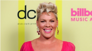 Pink helps dying fan with cancer complete her bucket list – Socialite Life
