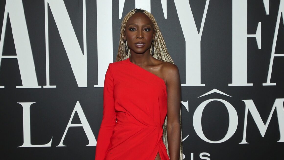 Angelica Ross is first trans actress to play Roxie Hart in Chicago ...