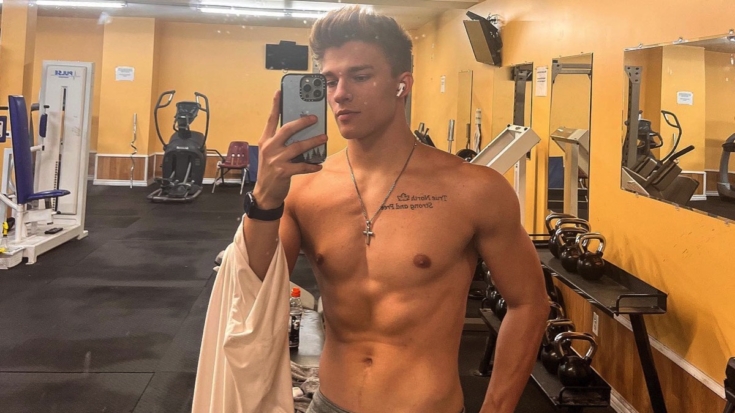 Meet Instagram hottie Alex Sampson – Socialite Life