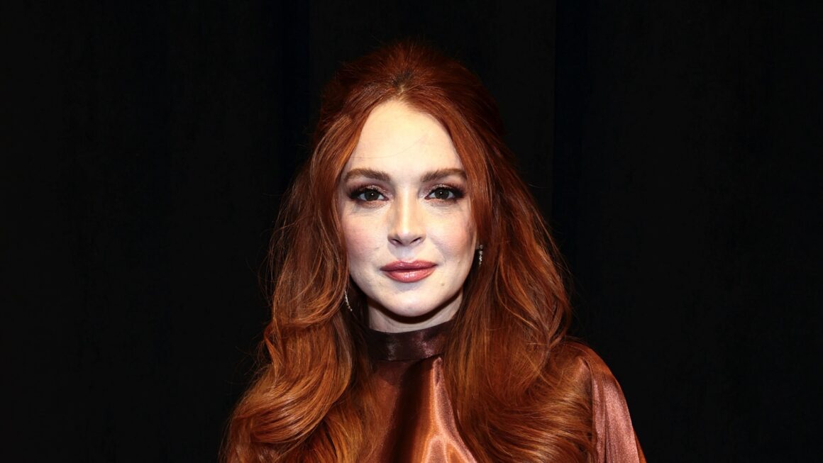 Lindsay Lohan shares glimpse of baby bump for the first time: Photo ...