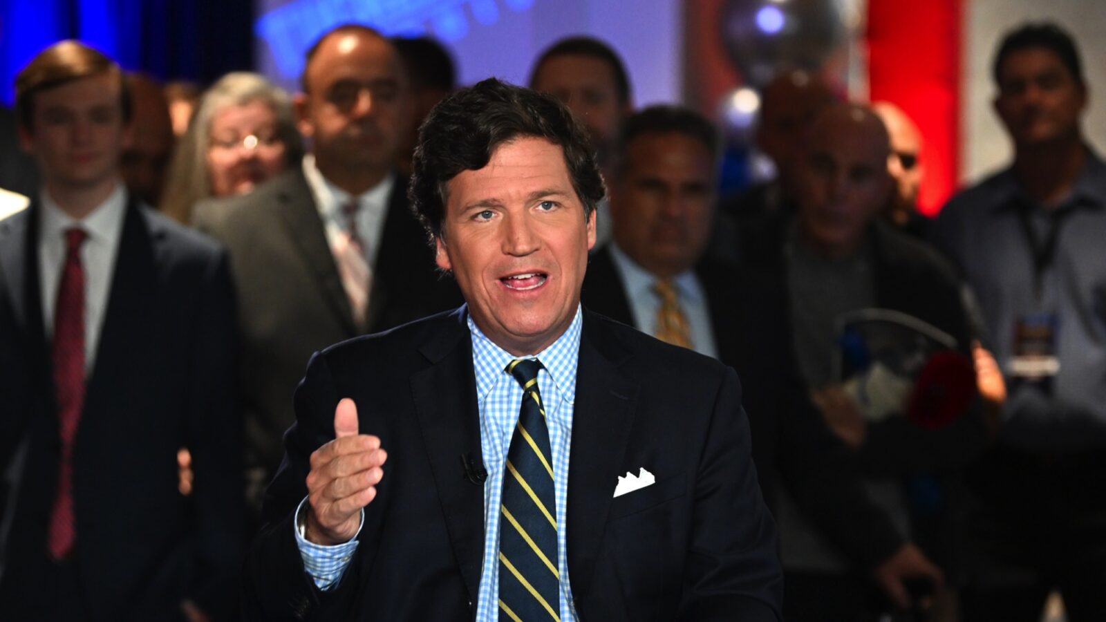Fox News provocateur Tucker Carlson exits in shock move – Socialite Life