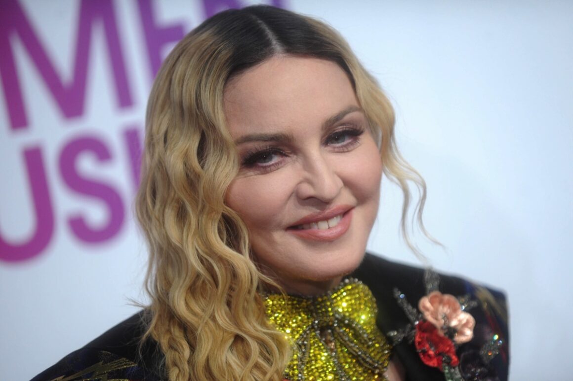 Ryan Reynolds says Madonna Gave the perfect note on how to use ‘Like a ...