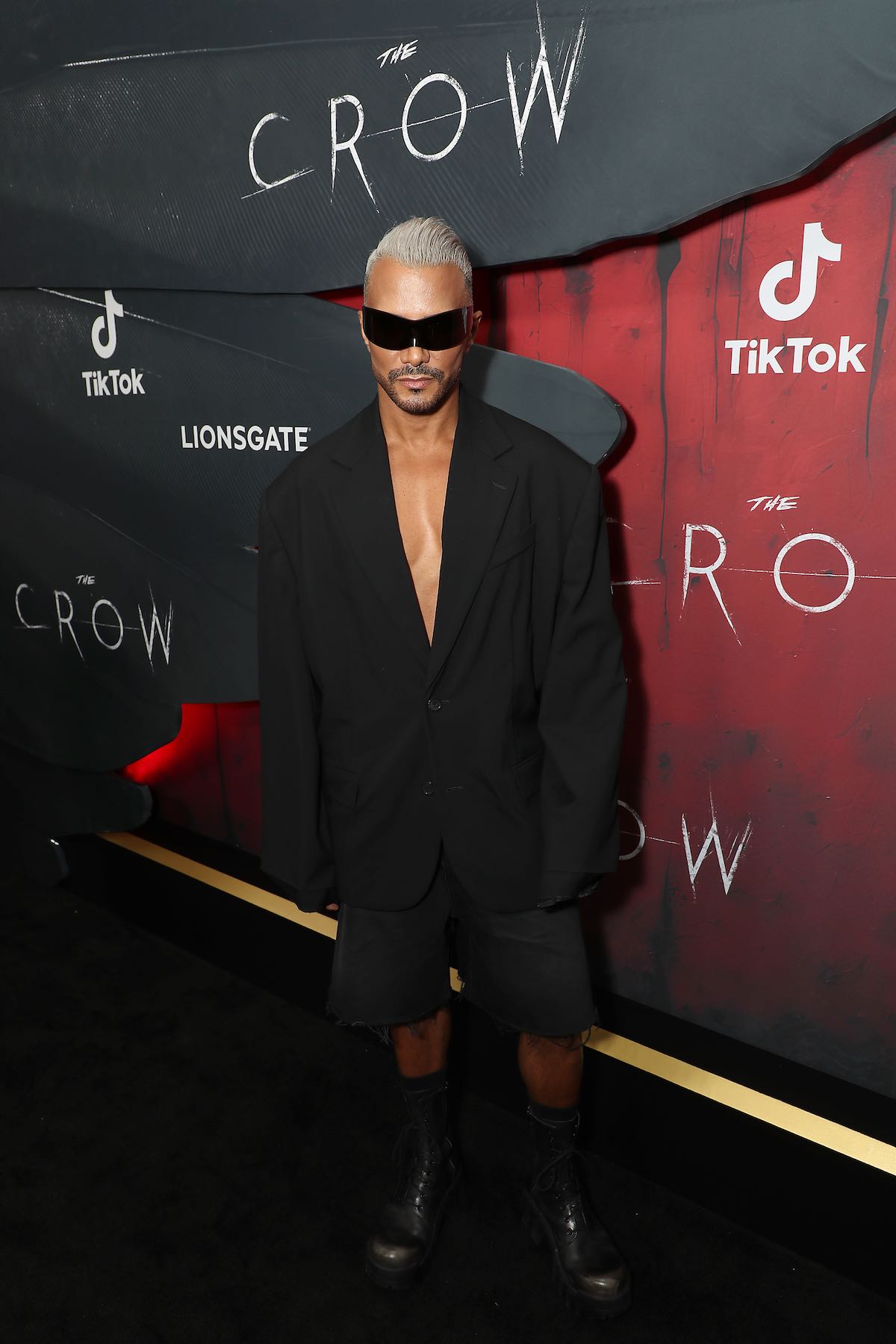Celeb Snaps: Taylor Momsen, Drake Bell, Idris Elba, Bill Skarsgard, and ...