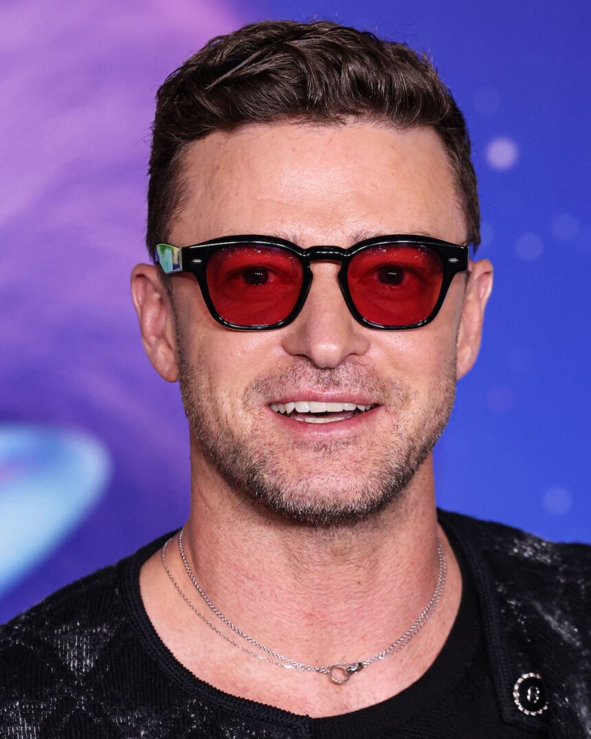 Justin Timberlake suffers a bulge-oriented wardrobe malfunction during ...