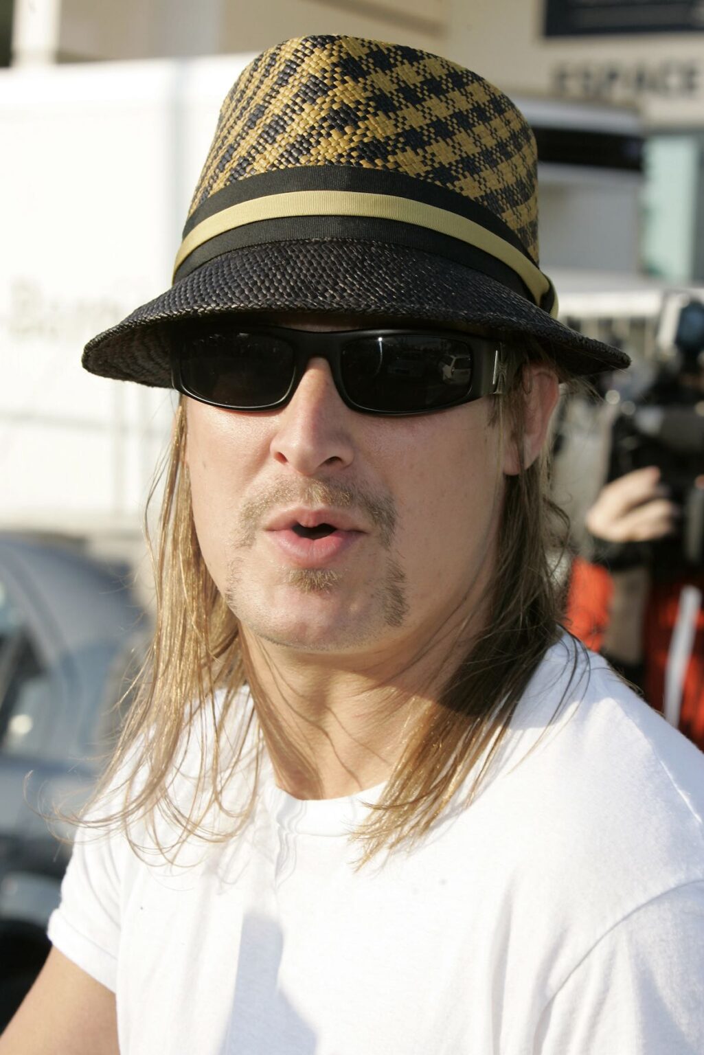 Kid Rock hits on reporter during BBC broadcast inauguration interview ...