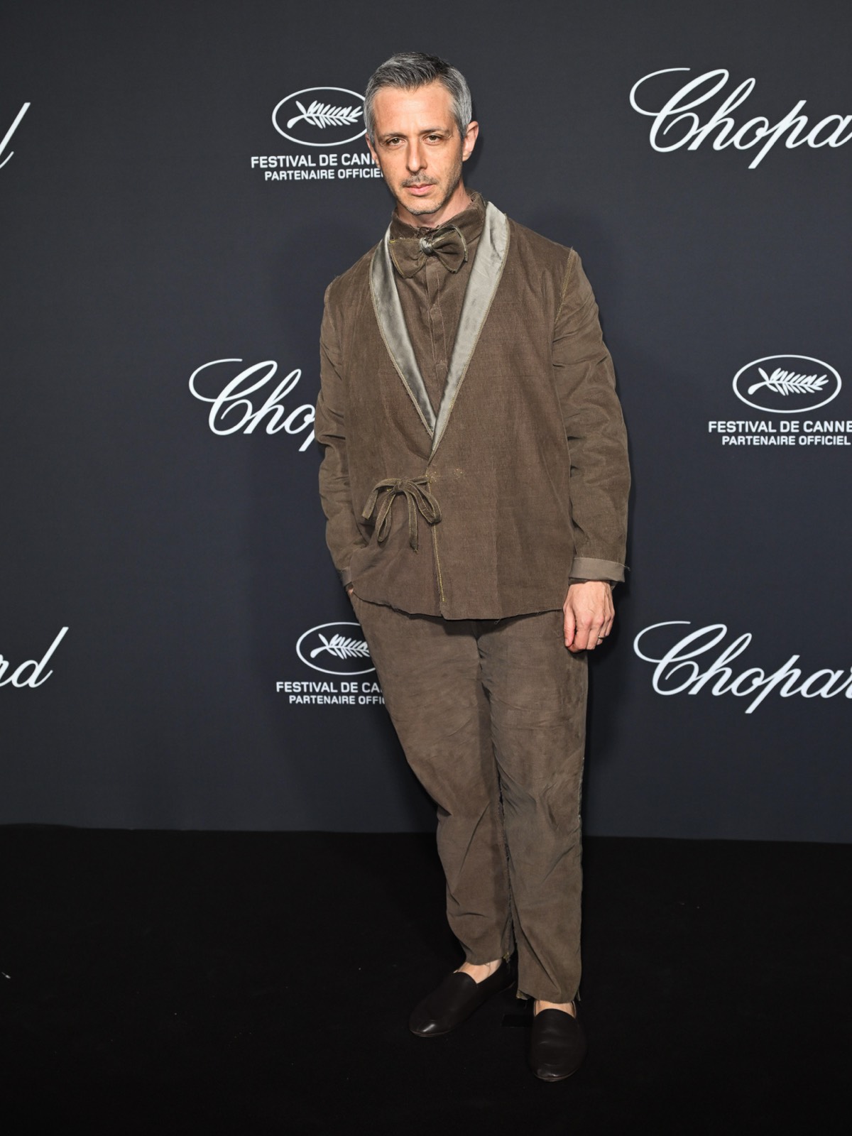 Jeremy Strong steps into Mark Zuckerberg's hoodie for The Social ...