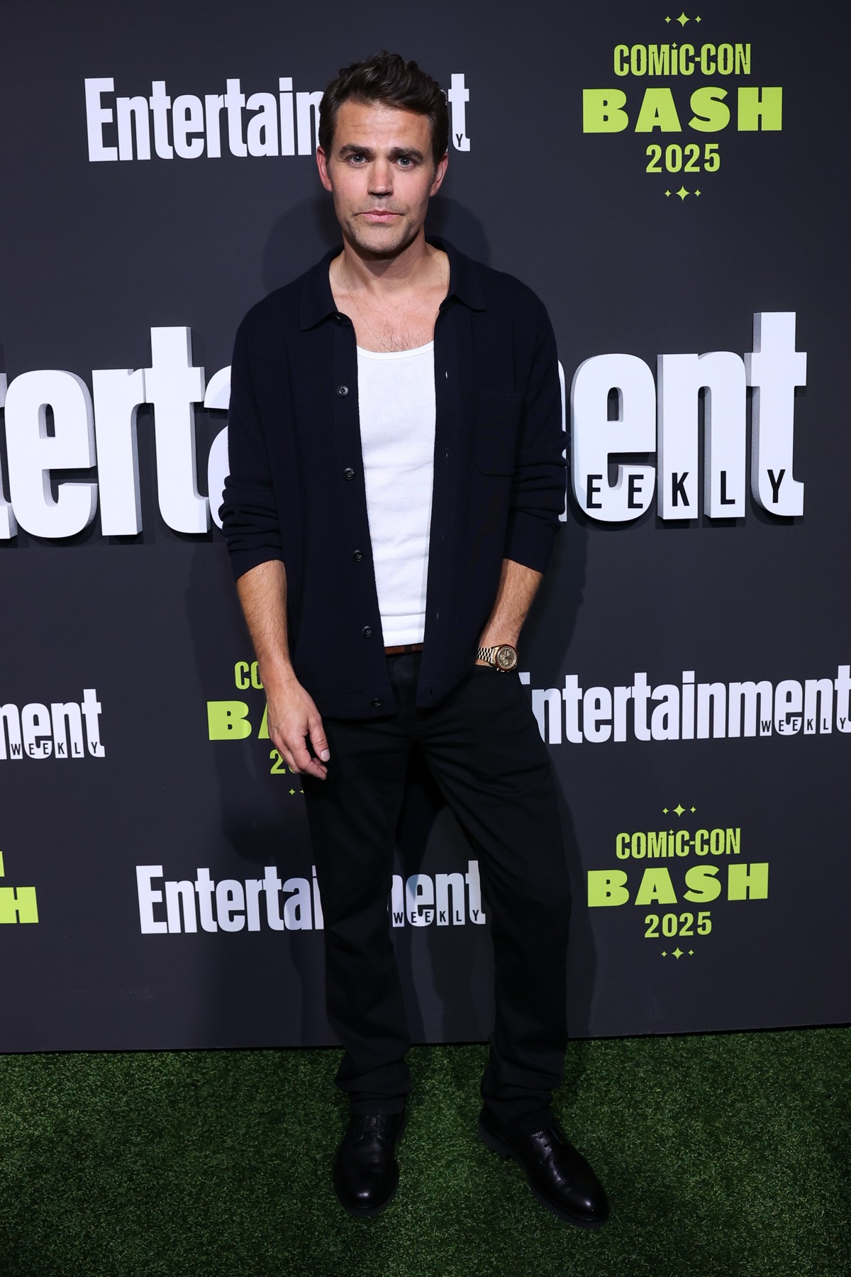 Celeb Snaps: Sam Heughan, Jamie Roy, Paul Wesley, Katie Holmes, Joshua ...