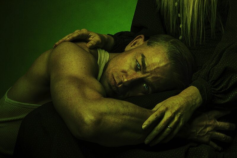 A first look at Charlie Hunnam as serial killer Ed Gein in Monster ...