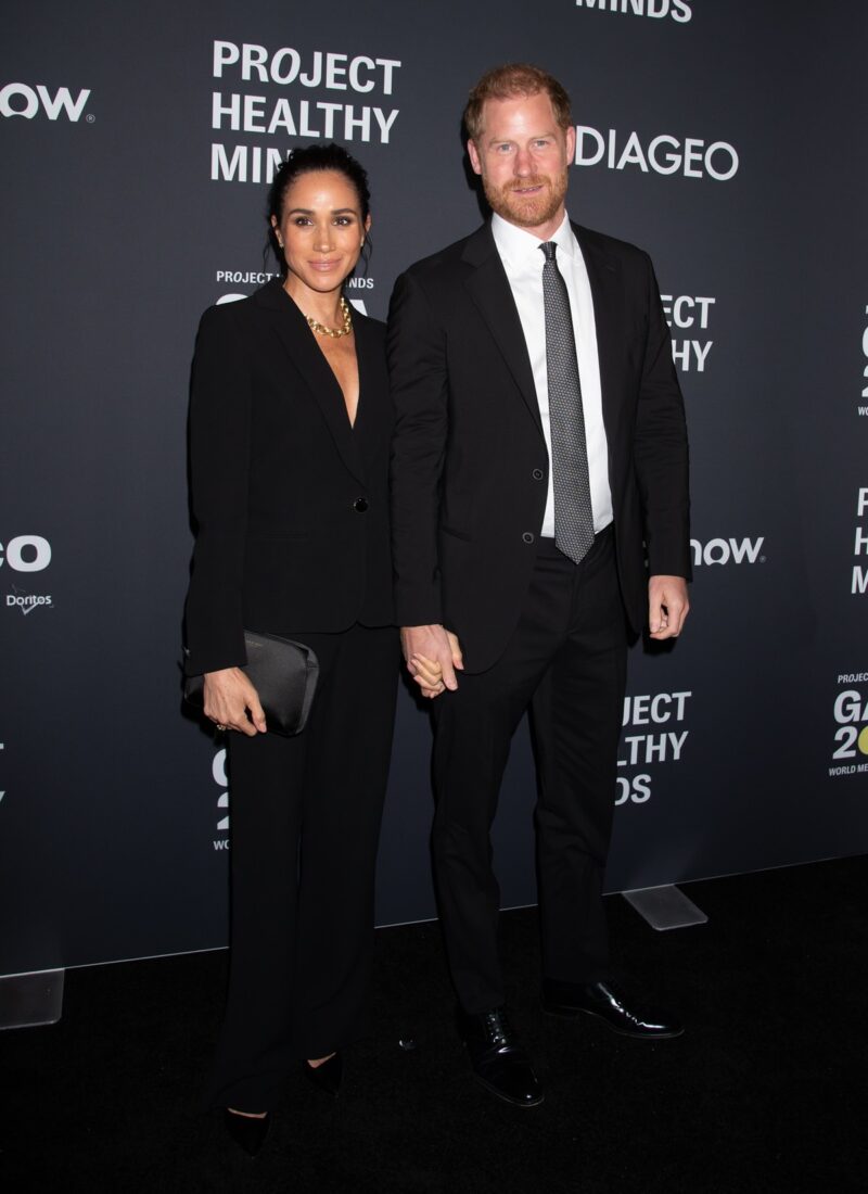 Celeb Snaps: Jeremy Allen White, Louis Partridge, Kaia Gerber, Jake ...