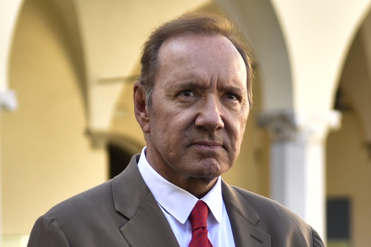 Kevin Spacey reveals he's homeless and living in hotels after losing ...