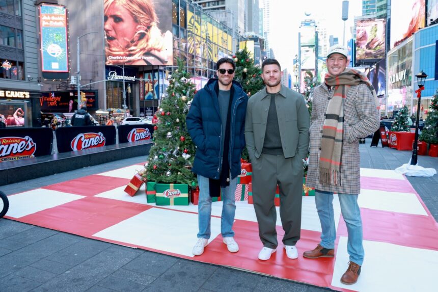 Celeb Snaps: Josh Hutcherson, Michele Morrone, Alex Moffat, Michelle ...