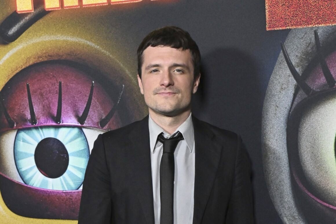 Celeb Snaps: Josh Hutcherson, Michele Morrone, Alex Moffat, Michelle ...